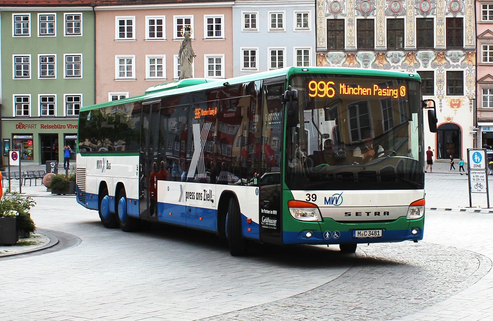 Große Ereignisse werfen ihre Schatten voraus: Neue Nummer - gleicher Bus